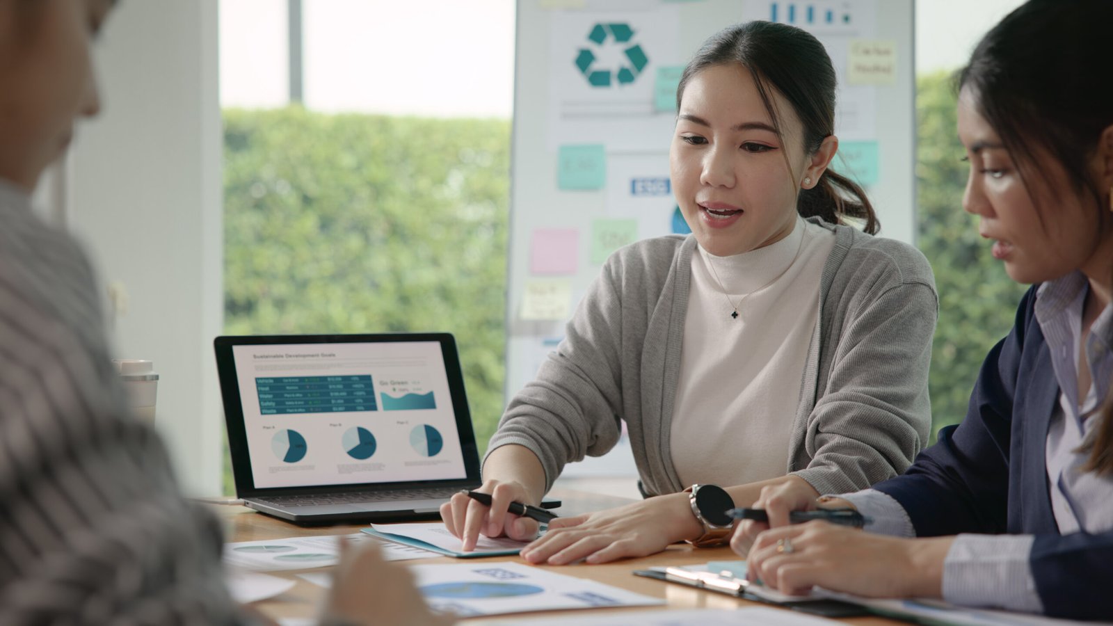 Effective Sustainability Reporting Tips for Marketers - Konk Marketing